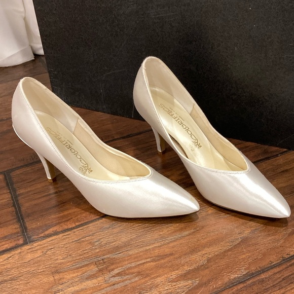 coloriffics | Shoes | Cream Pointedtoe Stiletto Heels Closed Toe ...